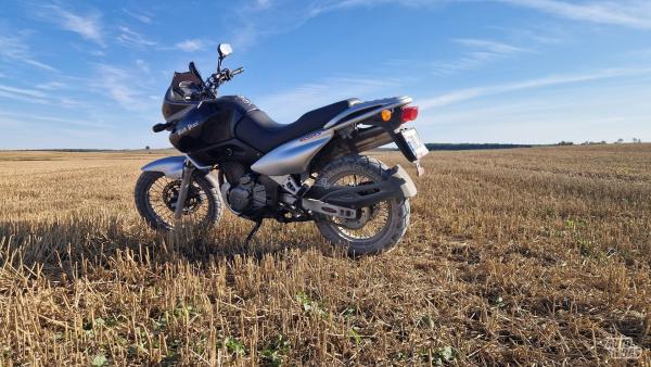 Black Suzuki XF 2000 in Siauliai, with an engine capacity of 0.64 L and mileage of 47 thousand km for 1450 €, photo 1 on AUTOMOTO.COM.LV