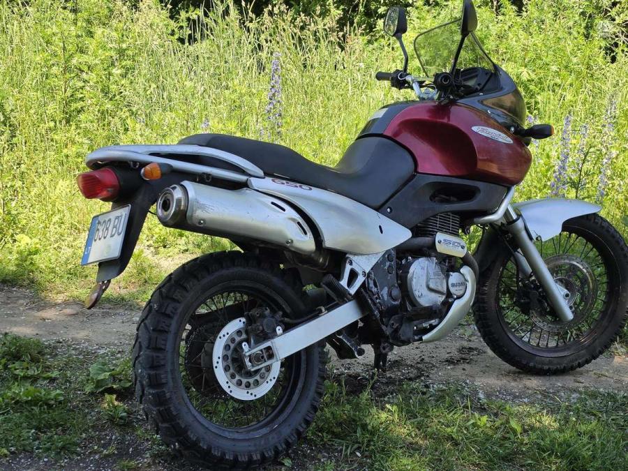 Suzuki XF 1999 Klaipėda, ar dzinēja tilpumu 0.65 L un nobraukumu 45 tūkst. km par 950 €, foto 6 vietnē AUTOMOTO.COM.LV