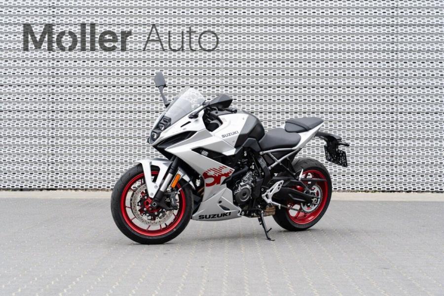 Pelēks Suzuki XL7 2025 Mārupe, ar dzinēja tilpumu 0.80 L un nobraukumu 2 tūkst. km par 8200 €, foto 1 vietnē AUTOMOTO.COM.LV