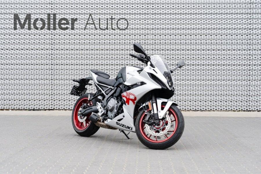 Pelēks Suzuki XL7 2025 Mārupe, ar dzinēja tilpumu 0.80 L un nobraukumu 2 tūkst. km par 8200 €, foto 3 vietnē AUTOMOTO.COM.LV