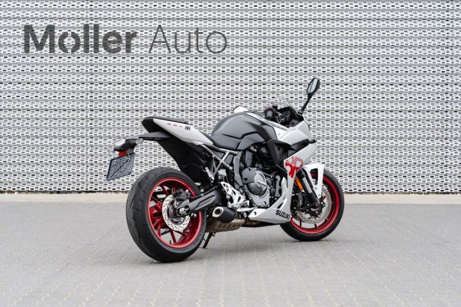 Pelēks Suzuki XL7 2025 Mārupe, ar dzinēja tilpumu 0.80 L un nobraukumu 2 tūkst. km par 8200 €, foto 4 vietnē AUTOMOTO.COM.LV