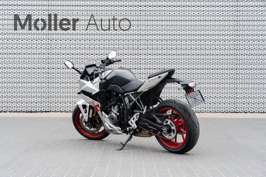 Pelēks Suzuki XL7 2025 Mārupe, ar dzinēja tilpumu 0.80 L un nobraukumu 2 tūkst. km par 8200 €, foto 5 vietnē AUTOMOTO.COM.LV