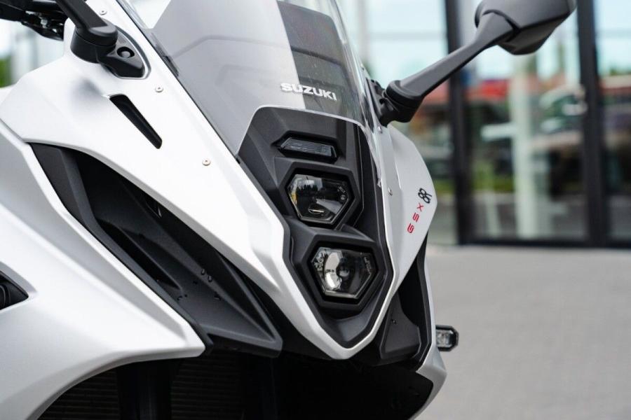Pelēks Suzuki XL7 2025 Mārupe, ar dzinēja tilpumu 0.80 L un nobraukumu 2 tūkst. km par 8200 €, foto 7 vietnē AUTOMOTO.COM.LV