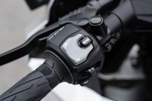 Pelēks Suzuki XL7 2025 Mārupe, ar dzinēja tilpumu 0.80 L un nobraukumu 2 tūkst. km par 8200 €, foto 9 vietnē AUTOMOTO.COM.LV