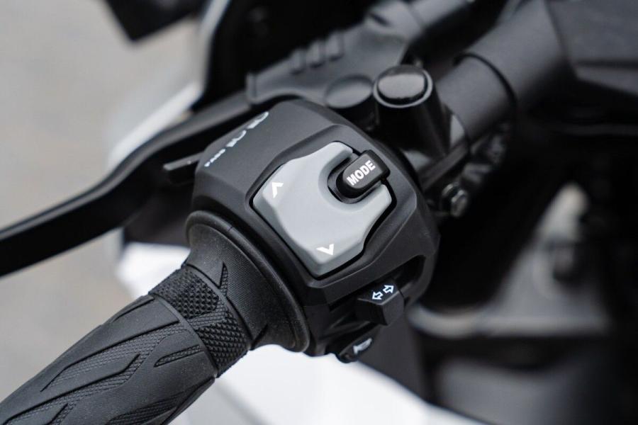 Pelēks Suzuki XL7 2025 Mārupe, ar dzinēja tilpumu 0.80 L un nobraukumu 2 tūkst. km par 8200 €, foto 9 vietnē AUTOMOTO.COM.LV