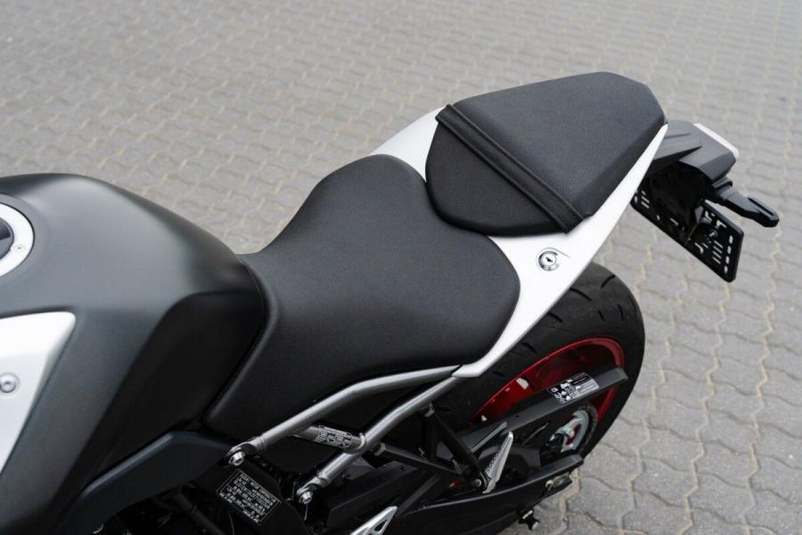 Pelēks Suzuki XL7 2025 Mārupe, ar dzinēja tilpumu 0.80 L un nobraukumu 2 tūkst. km par 8200 €, foto 12 vietnē AUTOMOTO.COM.LV