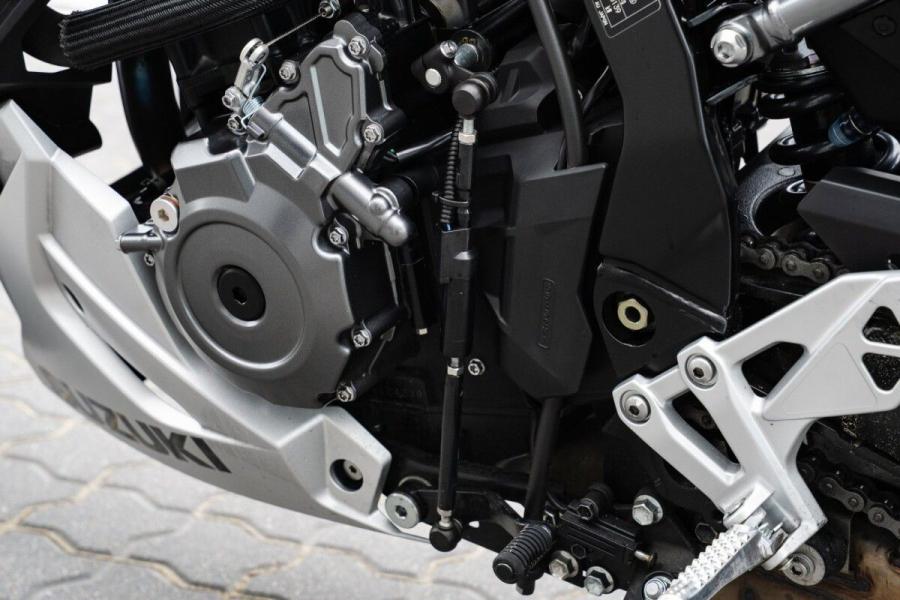 Pelēks Suzuki XL7 2025 Mārupe, ar dzinēja tilpumu 0.80 L un nobraukumu 2 tūkst. km par 8200 €, foto 14 vietnē AUTOMOTO.COM.LV