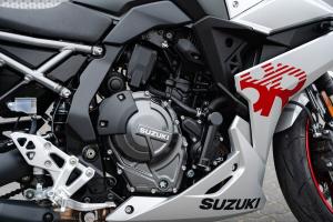Pelēks Suzuki XL7 2025 Mārupe, ar dzinēja tilpumu 0.80 L un nobraukumu 2 tūkst. km par 8200 €, foto 15 vietnē AUTOMOTO.COM.LV