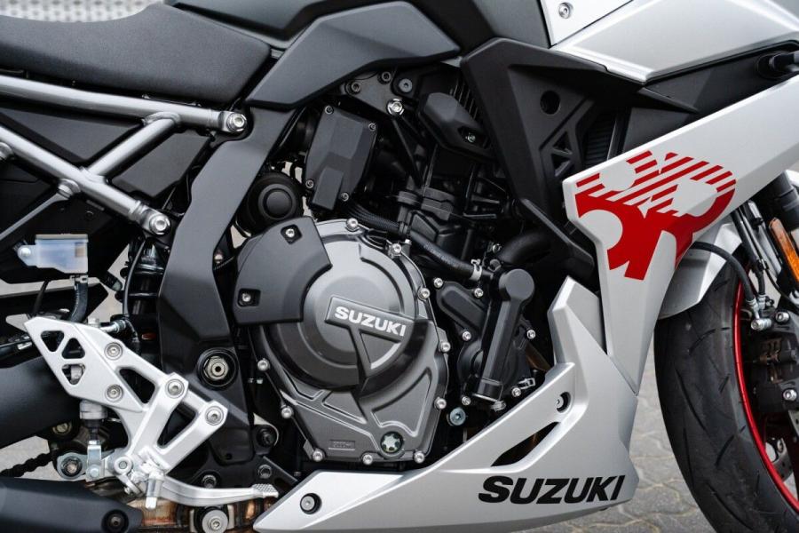 Pelēks Suzuki XL7 2025 Mārupe, ar dzinēja tilpumu 0.80 L un nobraukumu 2 tūkst. km par 8200 €, foto 15 vietnē AUTOMOTO.COM.LV
