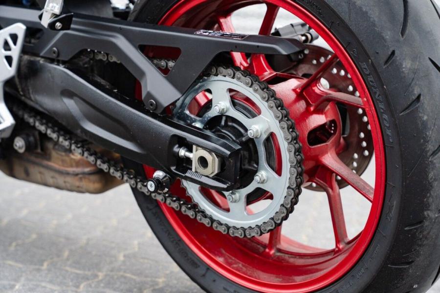 Pelēks Suzuki XL7 2025 Mārupe, ar dzinēja tilpumu 0.80 L un nobraukumu 2 tūkst. km par 8200 €, foto 18 vietnē AUTOMOTO.COM.LV