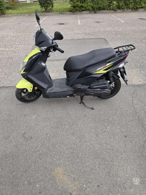 Melns SYM Orbit 2021 Panevēža, ar dzinēja tilpumu 49.00 L un nobraukumu 15 tūkst. km par 950 €, foto 2 vietnē AUTOMOTO.COM.LV