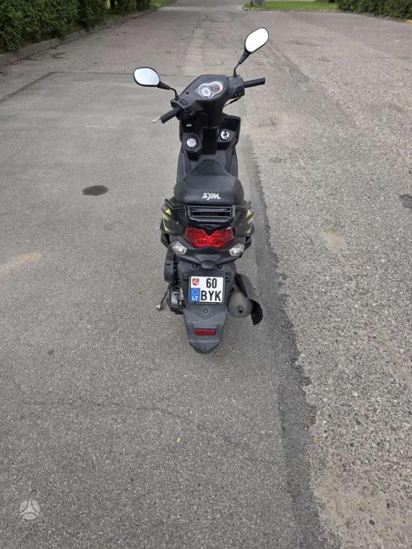 Melns SYM Orbit 2021 Panevēža, ar dzinēja tilpumu 49.00 L un nobraukumu 15 tūkst. km par 950 €, foto 4 vietnē AUTOMOTO.COM.LV