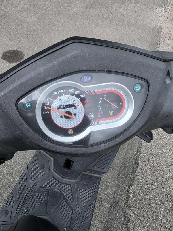 Melns SYM Orbit 2021 Panevēža, ar dzinēja tilpumu 49.00 L un nobraukumu 15 tūkst. km par 950 €, foto 5 vietnē AUTOMOTO.COM.LV