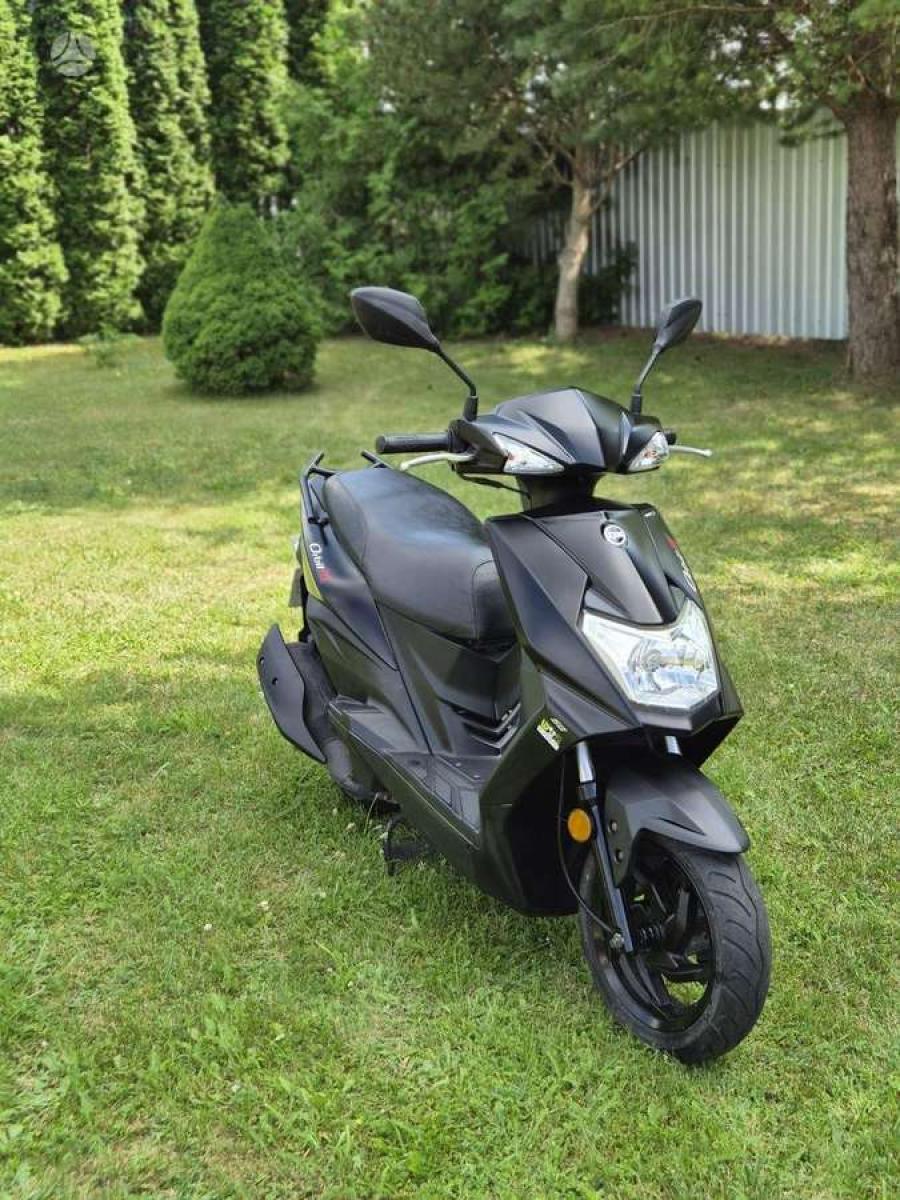 Melns SYM Orbit 2022 Šauļi, ar dzinēja tilpumu 50.00 L un nobraukumu 9 tūkst. km par 850 €, foto 3 vietnē AUTOMOTO.COM.LV