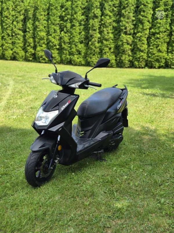 Black SYM Orbit 2022 in Siauliai, with an engine capacity of 50.00 L and mileage of 9 thousand km for 850 €, photo 3 on AUTOMOTO.COM.LV