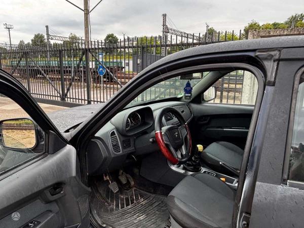 Black TATA Xenon 2012 in Vilnius, with an engine capacity of 2.18 L and mileage of 68 thousand km for 3050 €, photo 6 on AUTOMOTO.COM.LV