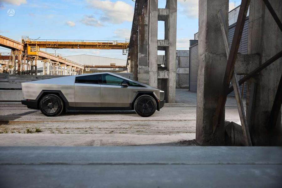 Tesla Cybertruck 2025 in Kaunas, with an engine capacity of 0.00 L and mileage of 25 thousand km for 130000 €, photo 1 on AUTOMOTO.COM.LV