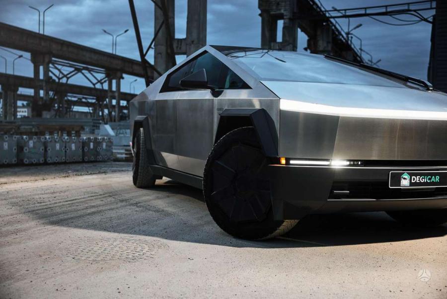 Tesla Cybertruck 2025 in Kaunas, with an engine capacity of 0.00 L and mileage of 25 thousand km for 130000 €, photo 3 on AUTOMOTO.COM.LV