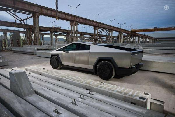 Tesla Cybertruck 2025 in Kaunas, with an engine capacity of 0.00 L and mileage of 25 thousand km for 130000 €, photo 3 on AUTOMOTO.COM.LV