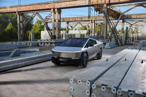 Tesla Cybertruck 2025 in Kaunas, with an engine capacity of 0.00 L and mileage of 25 thousand km for 130000 €, photo 5 on AUTOMOTO.COM.LV