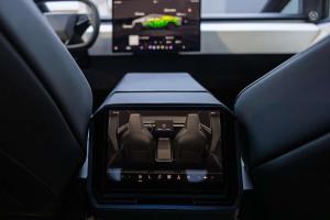 Tesla Cybertruck 2025 in Kaunas, with an engine capacity of 0.00 L and mileage of 25 thousand km for 130000 €, photo 9 on AUTOMOTO.COM.LV