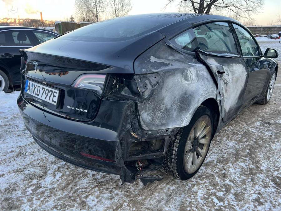 Melns Tesla Model 3 2023 Kauņa, ar dzinēja tilpumu 0.00 L un nobraukumu 48 tūkst. km par 14900 €, foto 6 vietnē AUTOMOTO.COM.LV