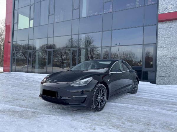 Melns Tesla Model 3 2018 Klaipėda, ar dzinēja tilpumu 0.00 L un nobraukumu 130 tūkst. km par 17000 €, foto 1 vietnē AUTOMOTO.COM.LV