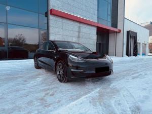 Black Tesla Model 3 2018 in Klaipeda, with an engine capacity of 0.00 L and mileage of 130 thousand km for 17000 €, photo 3 on AUTOMOTO.COM.LV