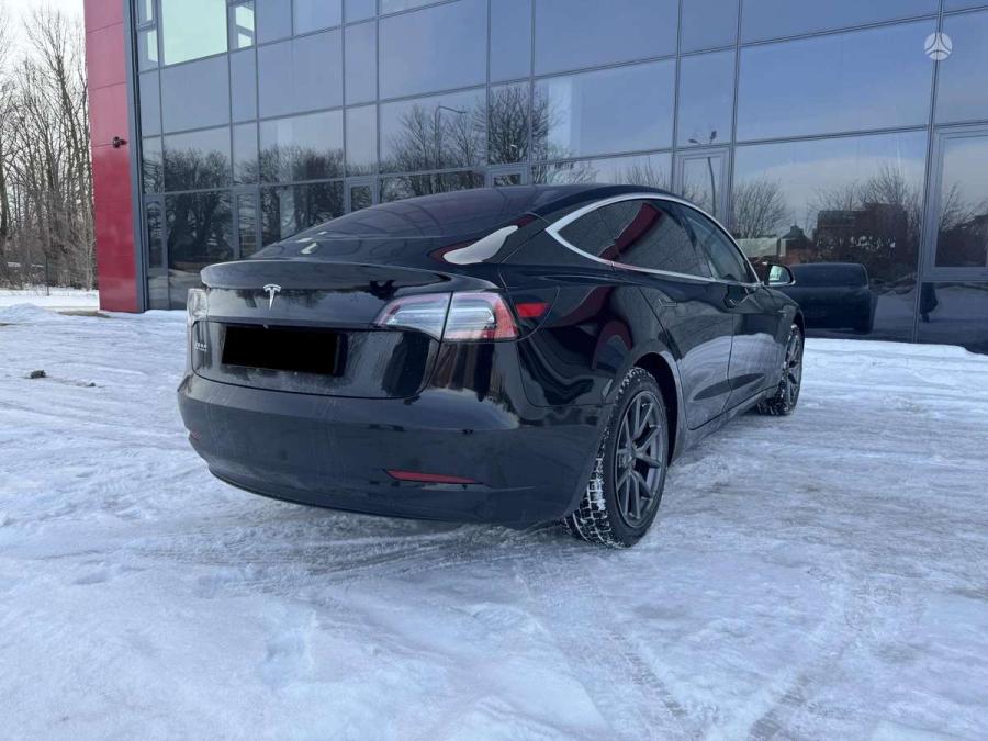 Black Tesla Model 3 2018 in Klaipeda, with an engine capacity of 0.00 L and mileage of 130 thousand km for 17000 €, photo 6 on AUTOMOTO.COM.LV