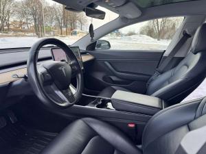 Black Tesla Model 3 2018 in Klaipeda, with an engine capacity of 0.00 L and mileage of 130 thousand km for 17000 €, photo 10 on AUTOMOTO.COM.LV