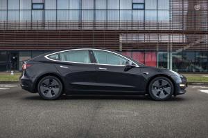 Black Tesla Model 3 2018 in Klaipeda, with an engine capacity of 0.00 L and mileage of 196 thousand km for 15800 €, photo  on AUTOMOTO.COM.LV