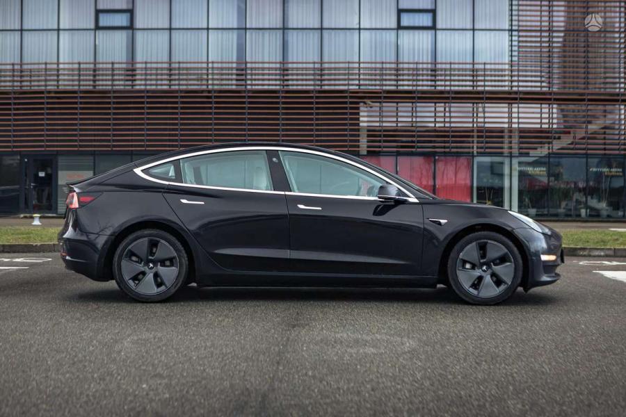 Black Tesla Model 3 2018 in Klaipeda, with an engine capacity of 0.00 L and mileage of 196 thousand km for 15800 €, photo 1 on AUTOMOTO.COM.LV