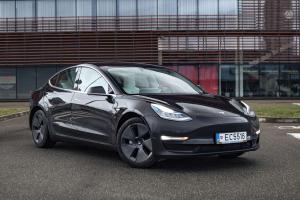 Black Tesla Model 3 2018 in Klaipeda, with an engine capacity of 0.00 L and mileage of 196 thousand km for 15800 €, photo 3 on AUTOMOTO.COM.LV
