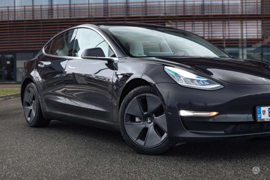 Black Tesla Model 3 2018 in Klaipeda, with an engine capacity of 0.00 L and mileage of 196 thousand km for 15800 €, photo 6 on AUTOMOTO.COM.LV