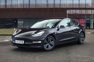 Black Tesla Model 3 2018 in Klaipeda, with an engine capacity of 0.00 L and mileage of 196 thousand km for 15800 €, photo 8 on AUTOMOTO.COM.LV