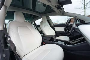 Black Tesla Model 3 2018 in Klaipeda, with an engine capacity of 0.00 L and mileage of 196 thousand km for 15800 €, photo 10 on AUTOMOTO.COM.LV