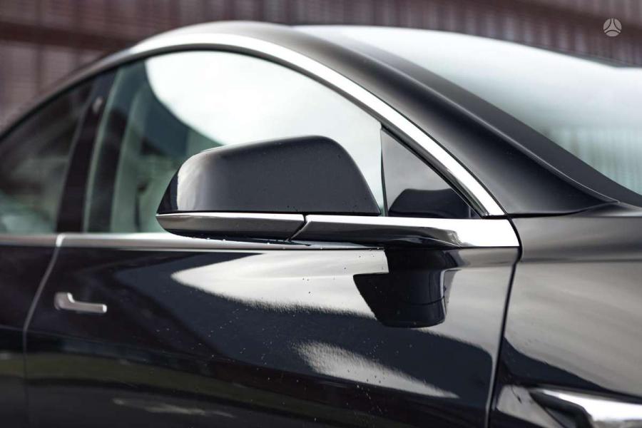 Black Tesla Model 3 2018 in Klaipeda, with an engine capacity of 0.00 L and mileage of 196 thousand km for 15800 €, photo 12 on AUTOMOTO.COM.LV
