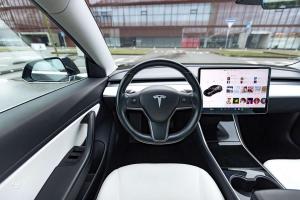 Black Tesla Model 3 2018 in Klaipeda, with an engine capacity of 0.00 L and mileage of 196 thousand km for 15800 €, photo 13 on AUTOMOTO.COM.LV