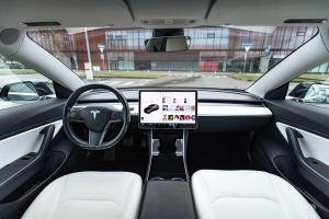 Black Tesla Model 3 2018 in Klaipeda, with an engine capacity of 0.00 L and mileage of 196 thousand km for 15800 €, photo 14 on AUTOMOTO.COM.LV