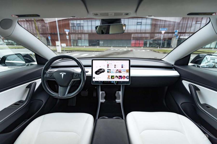 Black Tesla Model 3 2018 in Klaipeda, with an engine capacity of 0.00 L and mileage of 196 thousand km for 15800 €, photo 14 on AUTOMOTO.COM.LV
