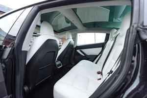 Black Tesla Model 3 2018 in Klaipeda, with an engine capacity of 0.00 L and mileage of 196 thousand km for 15800 €, photo 16 on AUTOMOTO.COM.LV