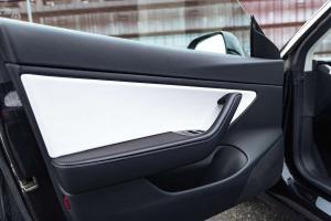 Black Tesla Model 3 2018 in Klaipeda, with an engine capacity of 0.00 L and mileage of 196 thousand km for 15800 €, photo 20 on AUTOMOTO.COM.LV