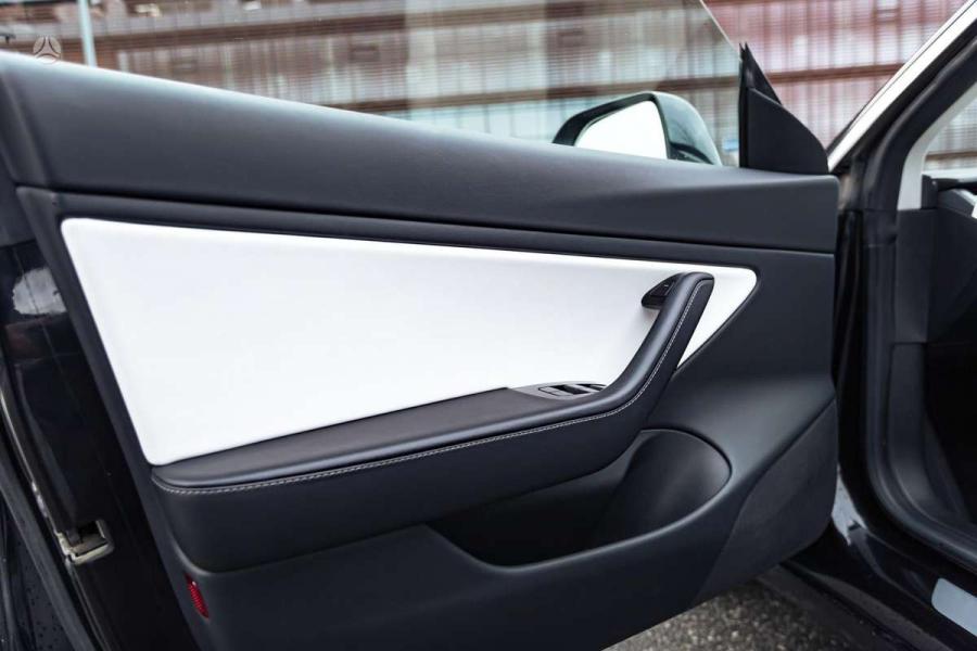 Black Tesla Model 3 2018 in Klaipeda, with an engine capacity of 0.00 L and mileage of 196 thousand km for 15800 €, photo 20 on AUTOMOTO.COM.LV