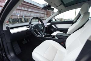 Black Tesla Model 3 2018 in Klaipeda, with an engine capacity of 0.00 L and mileage of 196 thousand km for 15800 €, photo 24 on AUTOMOTO.COM.LV