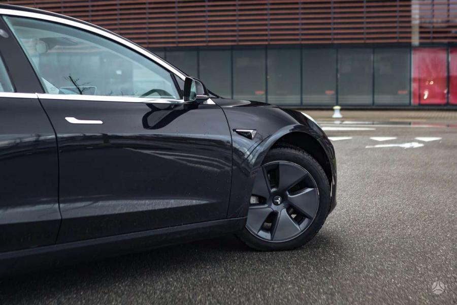 Black Tesla Model 3 2018 in Klaipeda, with an engine capacity of 0.00 L and mileage of 196 thousand km for 15800 €, photo 25 on AUTOMOTO.COM.LV