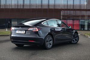 Black Tesla Model 3 2018 in Klaipeda, with an engine capacity of 0.00 L and mileage of 196 thousand km for 15800 €, photo 26 on AUTOMOTO.COM.LV