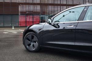 Black Tesla Model 3 2018 in Klaipeda, with an engine capacity of 0.00 L and mileage of 196 thousand km for 15800 €, photo 27 on AUTOMOTO.COM.LV