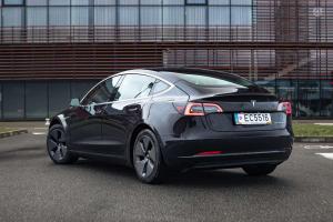 Black Tesla Model 3 2018 in Klaipeda, with an engine capacity of 0.00 L and mileage of 196 thousand km for 15800 €, photo 28 on AUTOMOTO.COM.LV