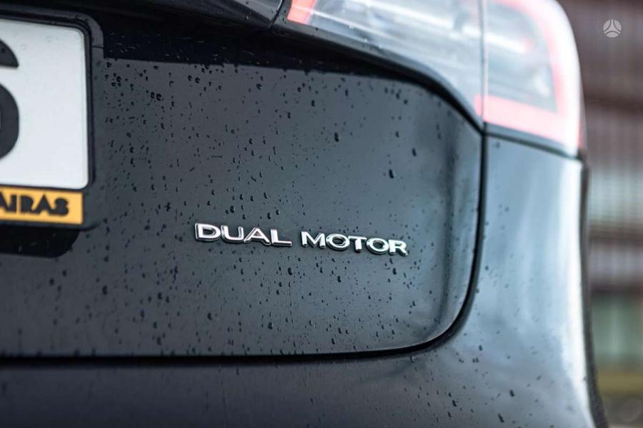Black Tesla Model 3 2018 in Klaipeda, with an engine capacity of 0.00 L and mileage of 196 thousand km for 15800 €, photo 29 on AUTOMOTO.COM.LV