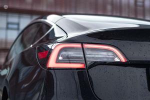 Black Tesla Model 3 2018 in Klaipeda, with an engine capacity of 0.00 L and mileage of 196 thousand km for 15800 €, photo 30 on AUTOMOTO.COM.LV